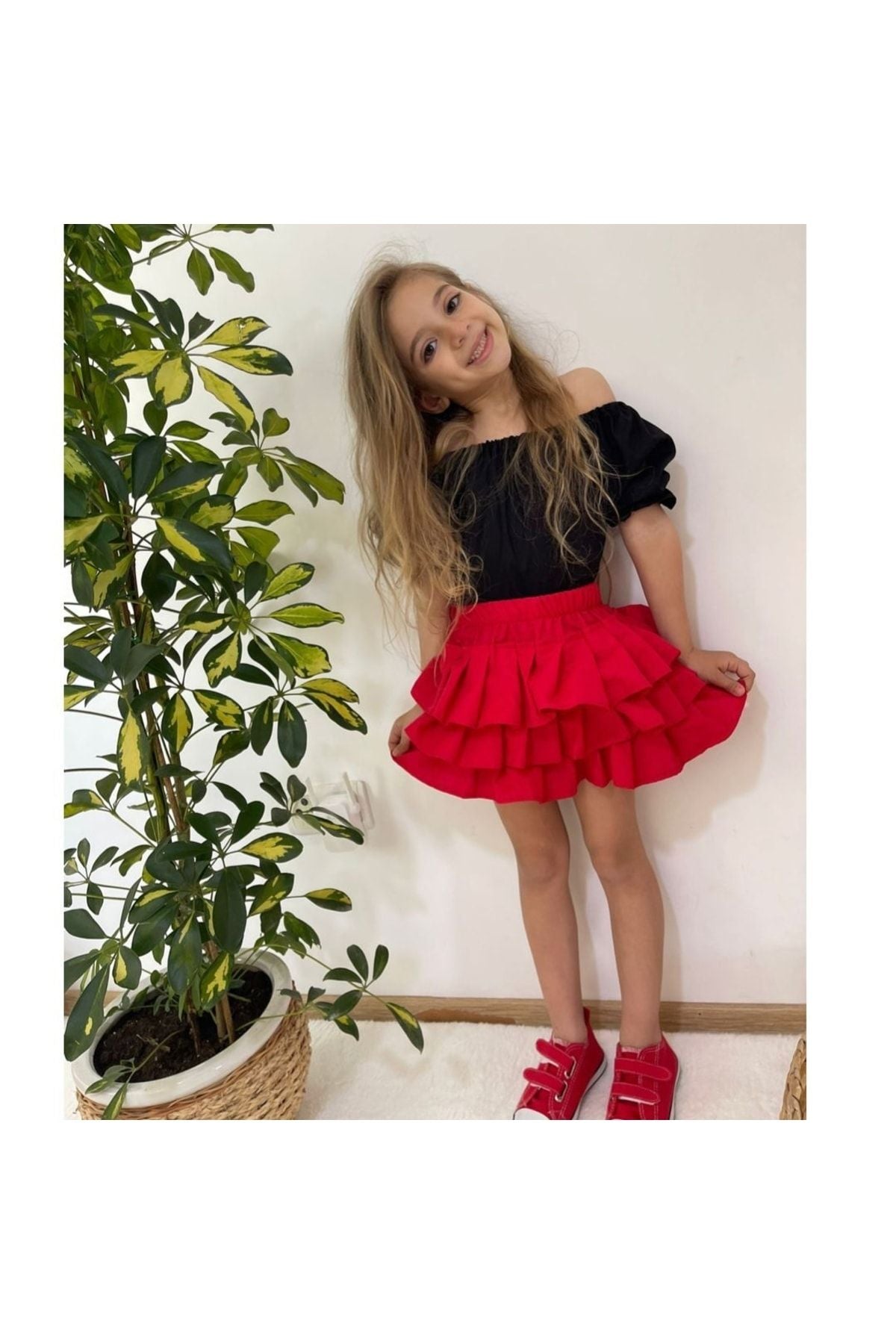 Özge Basran Girl Child Red Ruffle Skirt Balloon Sleeve Black Blouse Re ...