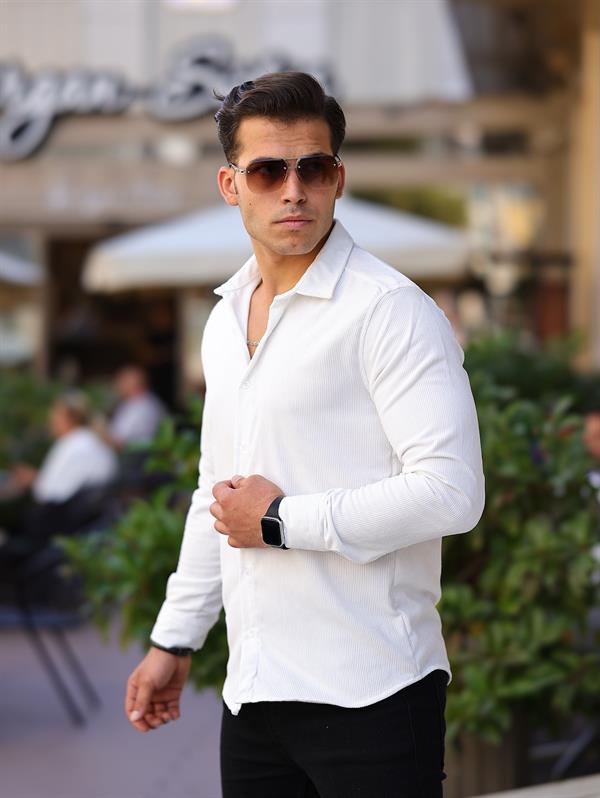 Chemise en velours uni à motifs. – Justyol