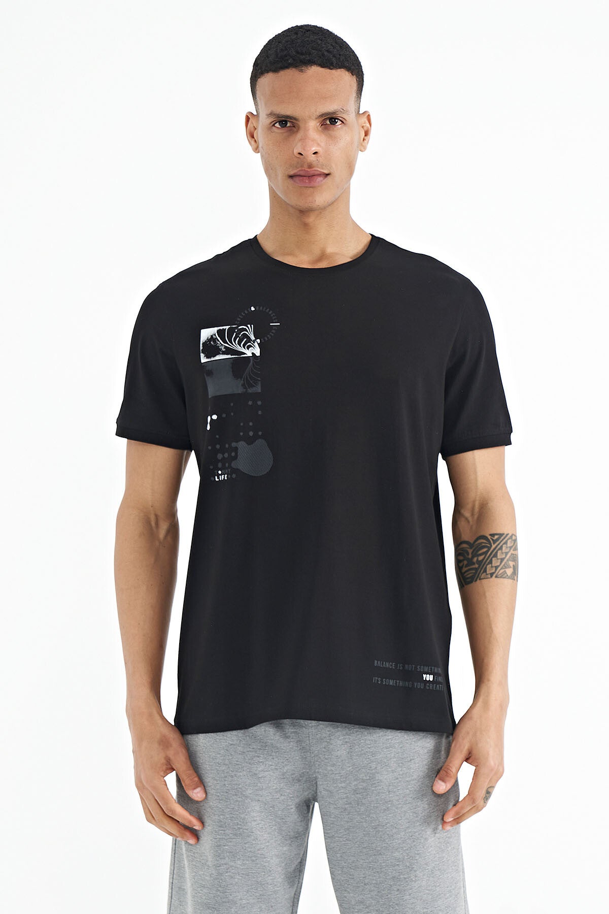 baski o yaka detayli standart form erkek t-shirt - 88216 – Justyol